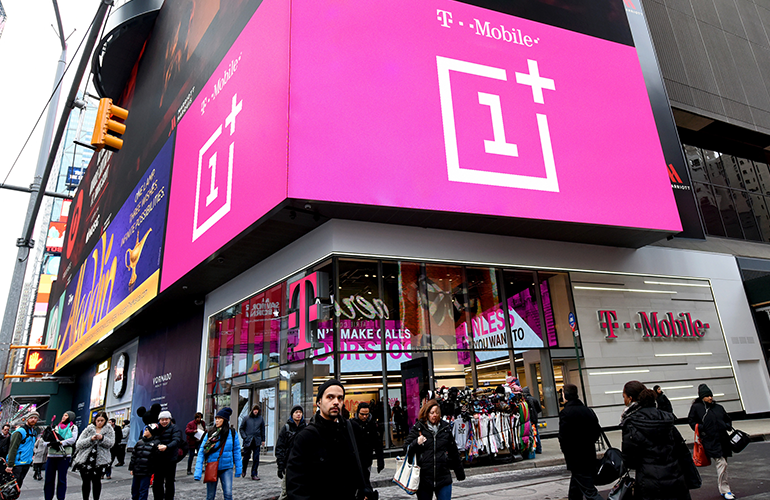 Tmobile Chicago Signature Store T Mobile Holiday Signature Stores