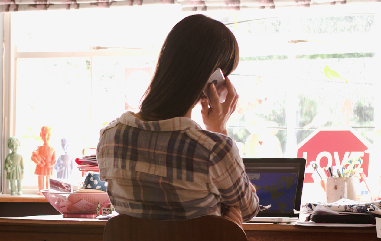 How to Tell Scammers to Take a Hike This Holiday Season - T‑Mobile Newsroom